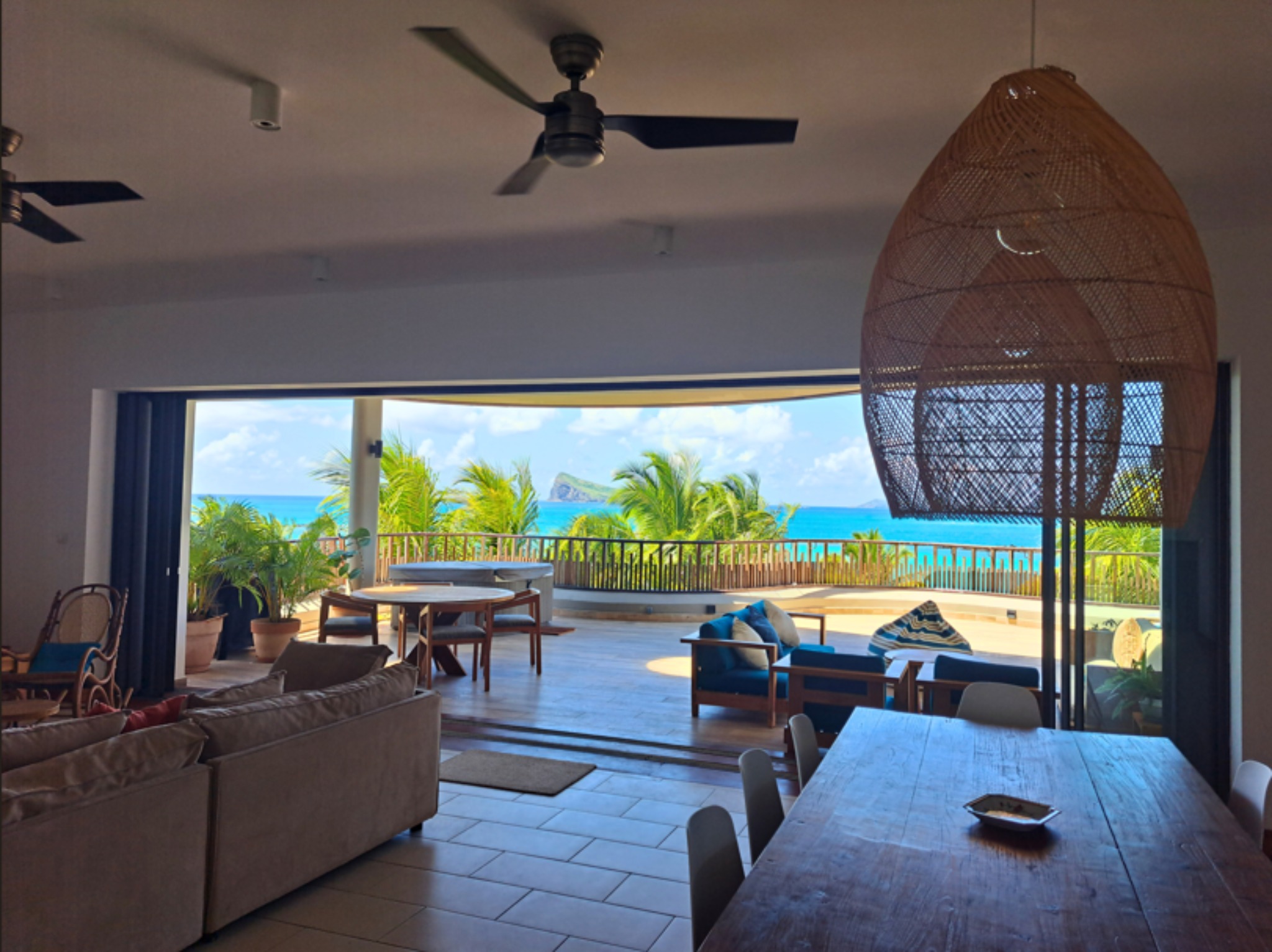 Penthouse - For Rent in Cap Malheureux - 246,700 rupees | Lexpress Property