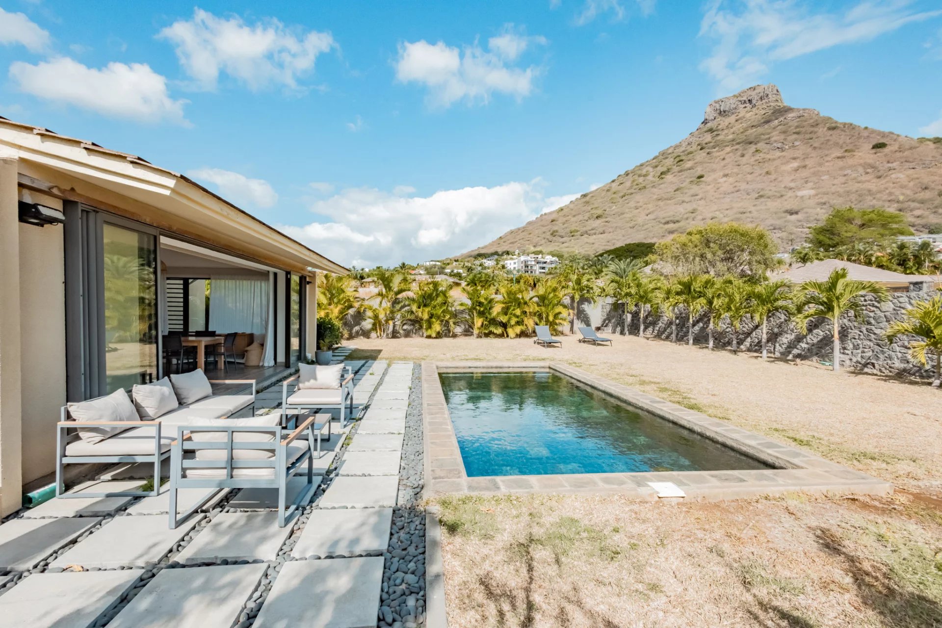 House / Villa - Buy in Tamarin - 35,000,000 rupees | Lexpress Property