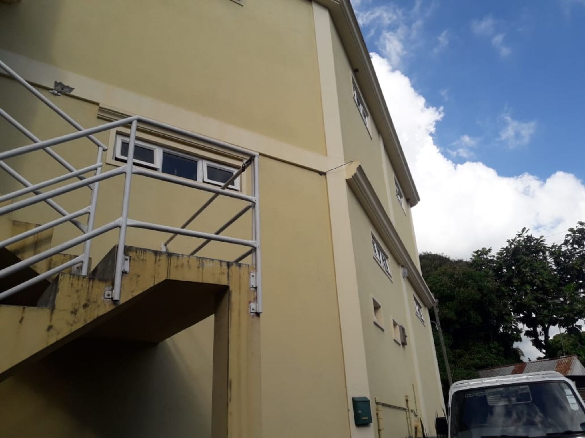 Commercial building - Buy in Triolet - 22,000,000 rupees | Lexpress ...