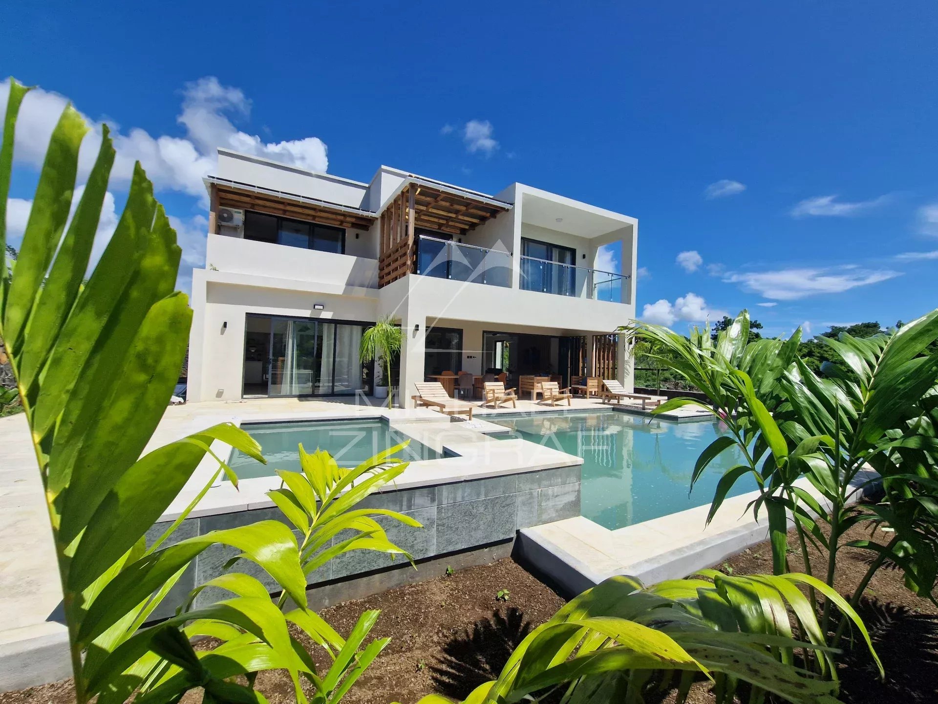 House / Villa - For Rent in Grand Gaube - 250,000 rupees | Lexpress ...