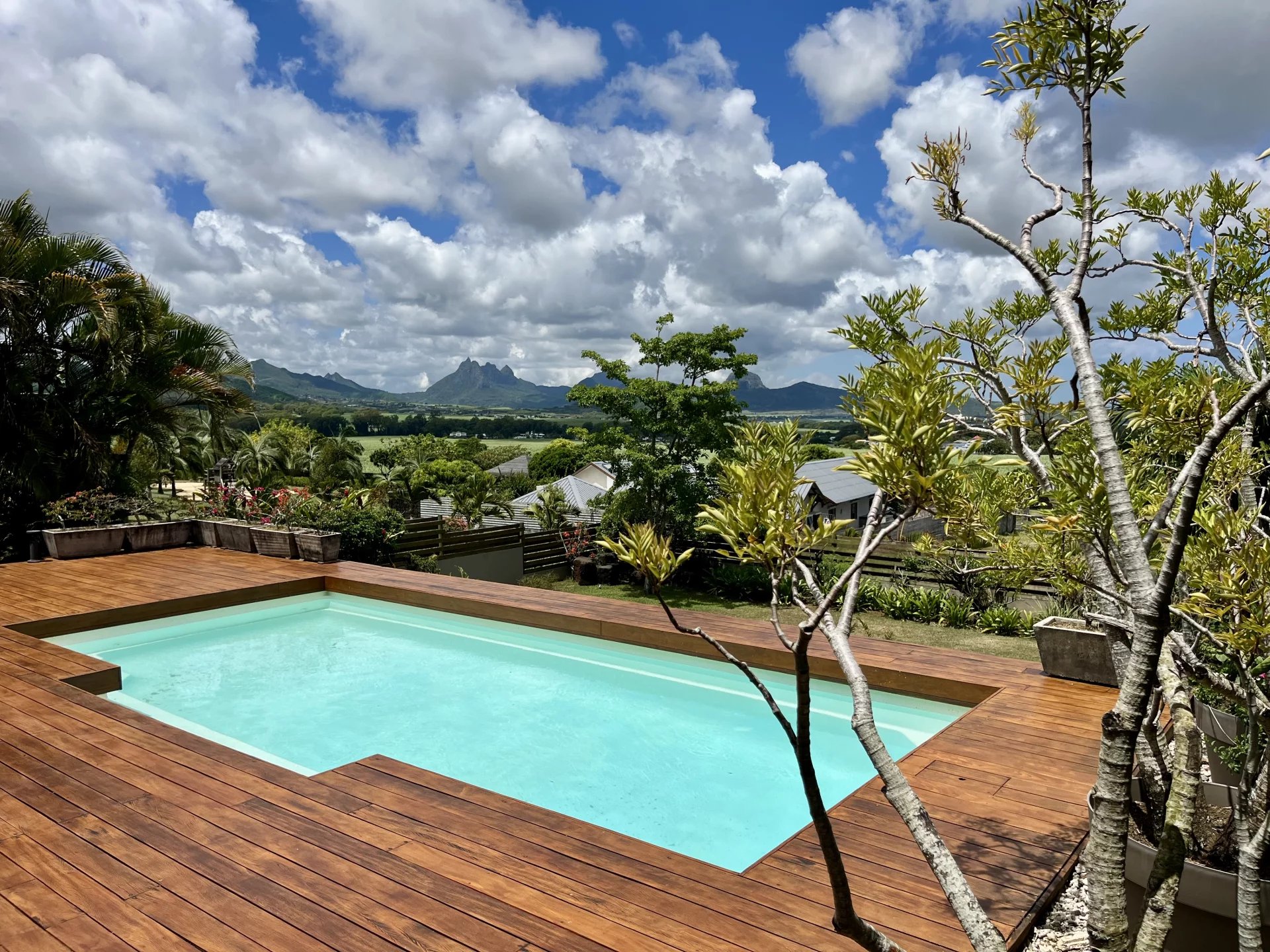 House / Villa - For Rent in Mont Piton - 200,000 rupees | Lexpress Property