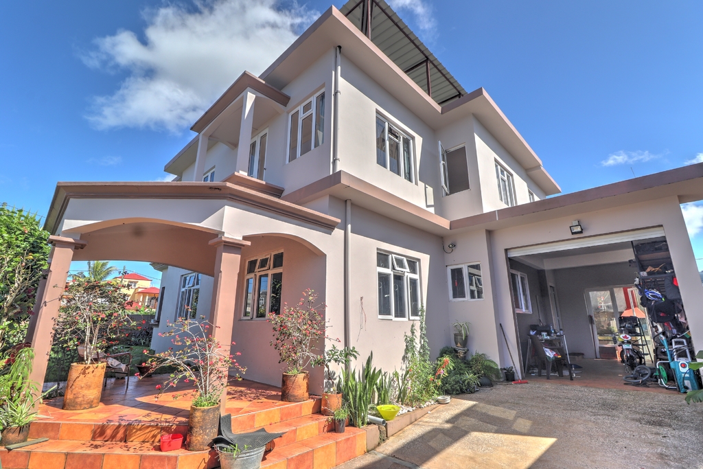 House / Villa - Buy in New Grove - 7,000,000 rupees | Lexpress Property