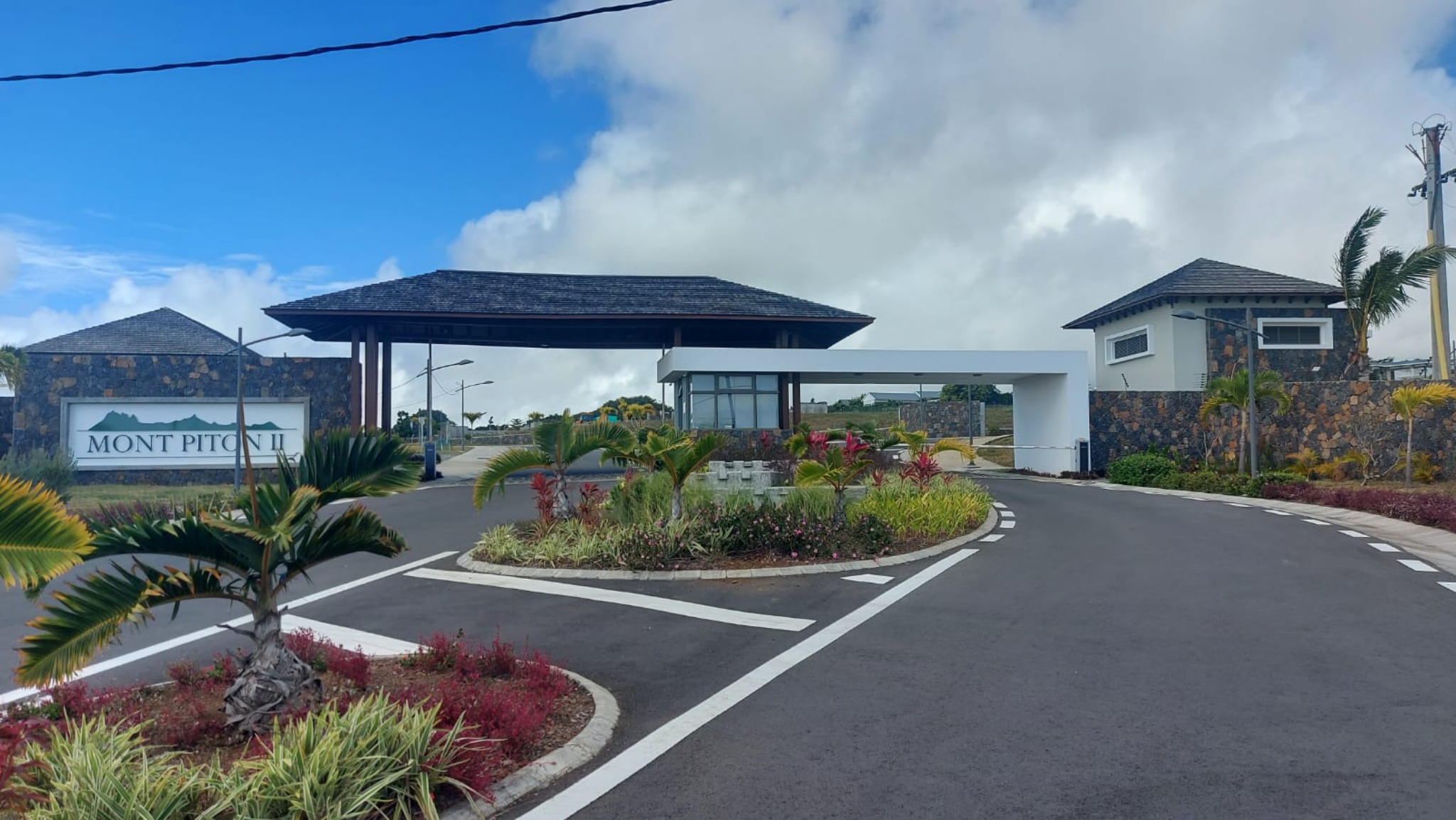 Residential land - Buy in Mont Piton - 7,500,000 rupees | Lexpress Property