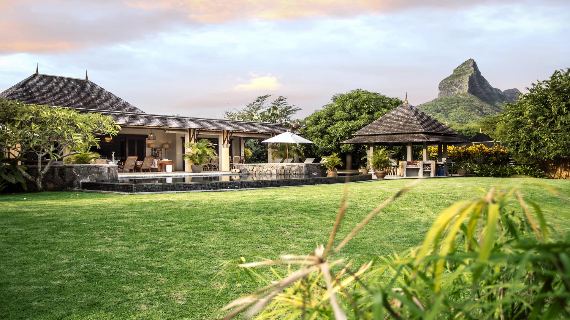 House / Villa - Buy in Tamarin - 104,260,000 rupees | Lexpress Property