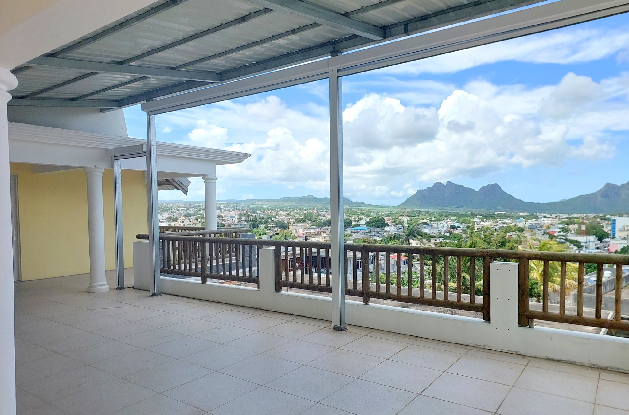 House / Villa - Buy in Candos - 18,900,000 rupees | Lexpress Property