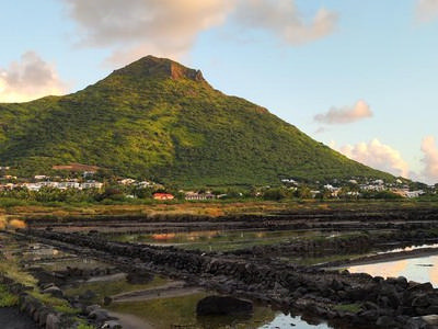 Residential land - Buy in Tamarin - 14,000,000 rupees | Lexpress Property