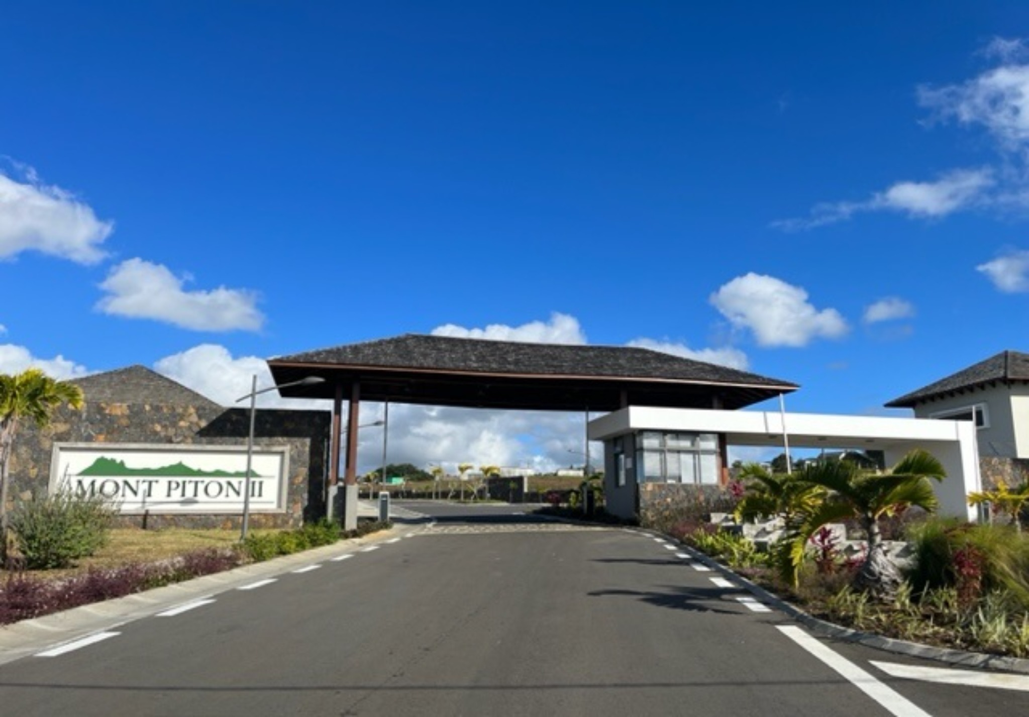 Residential land - Buy in Mont Piton - 11,900,000 rupees | Lexpress ...