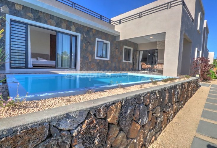 House / Villa - For Rent in Calodyne - 75,000 rupees | Lexpress Property
