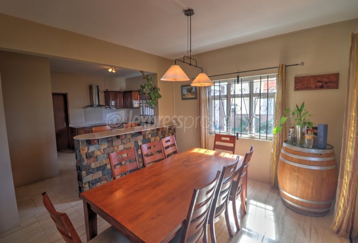 House / Villa - Buy in New Grove - 7,000,000 rupees | Lexpress Property