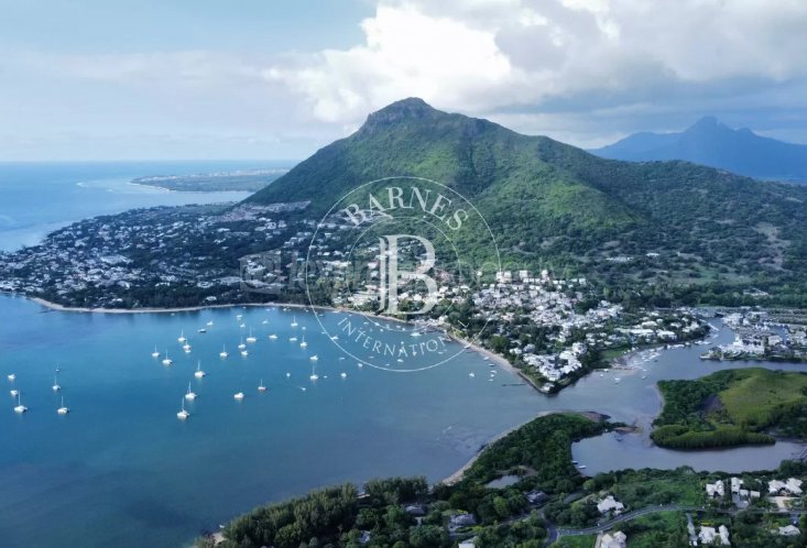 Residential land - Buy in Tamarin - 12,000,000 rupees | Lexpress Property