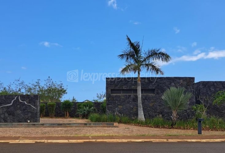 Residential land - Buy in Tamarin - 11,978,400 rupees | Lexpress Property