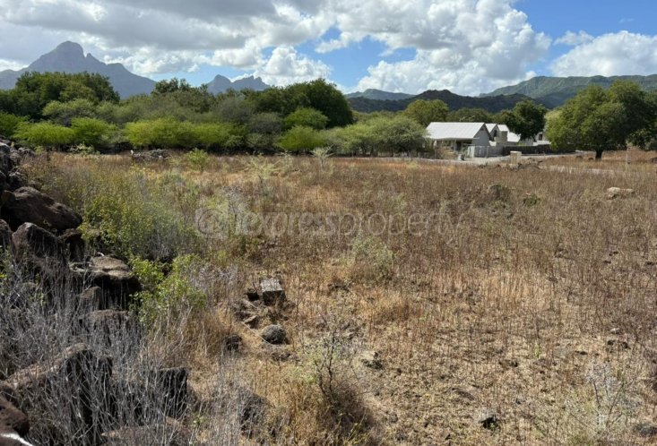 Residential land - Buy in Tamarin - 13,000,000 rupees | Lexpress Property