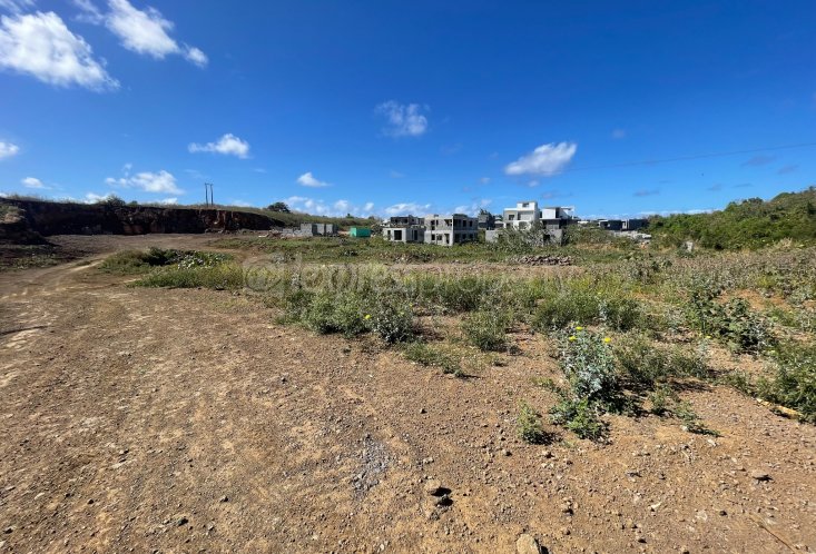 Residential land - Buy in Calodyne - 9,000,000 rupees | Lexpress Property