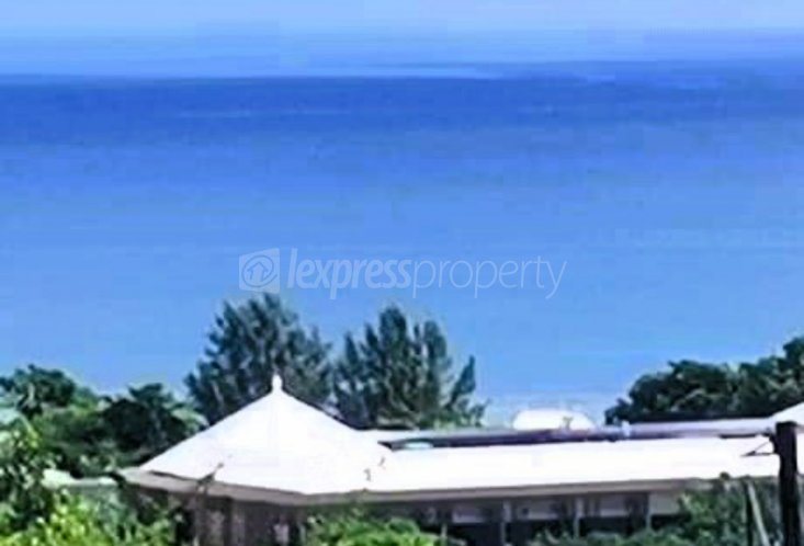 Residential land - Buy in Tamarin - 8,000,000 rupees | Lexpress Property
