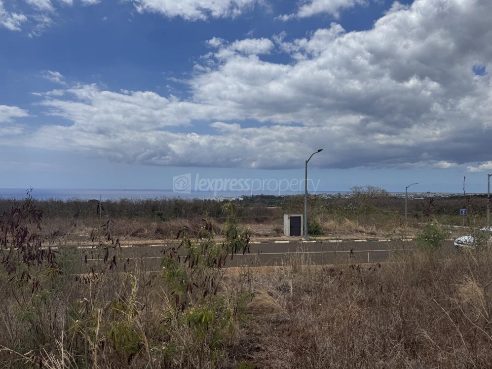 Residential land - Buy in Albion - 5,586,000 rupees | Lexpress Property