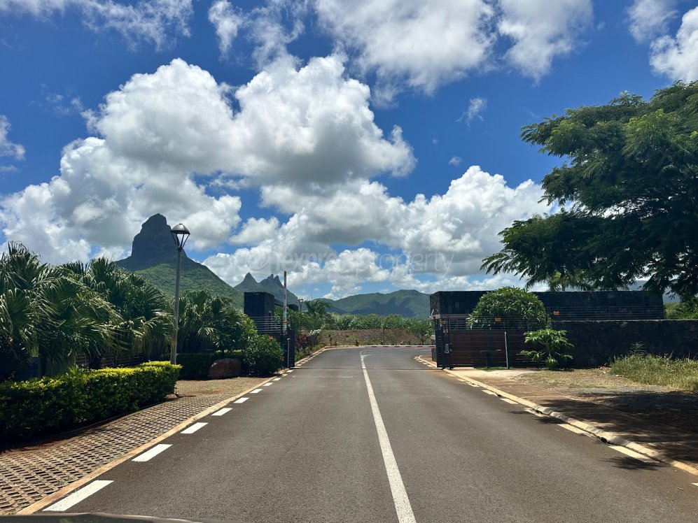 Residential land - Buy in Tamarin - 11,800,000 rupees | Lexpress Property