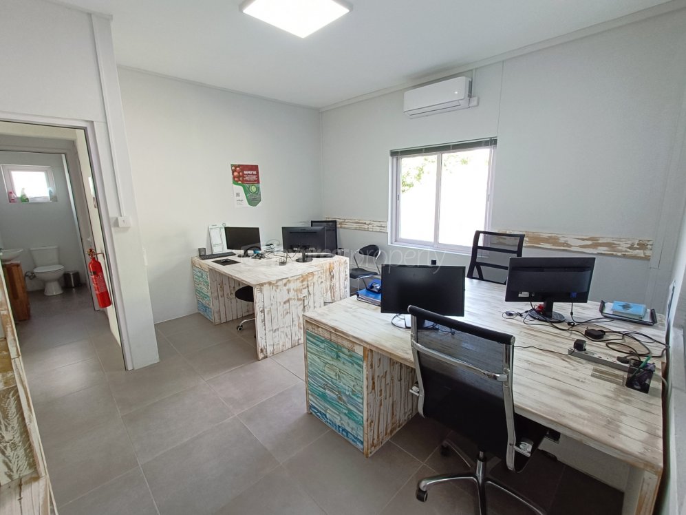Office - For Rent in Black River - 25,000 rupees | Lexpress Property